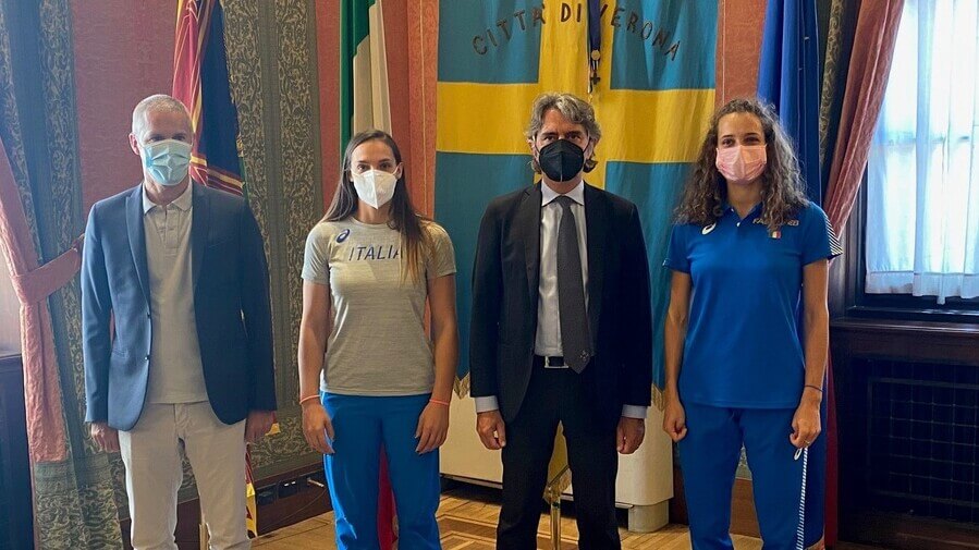 Le atlete veronesi Anna Polinari e Elisa Molinarolo in partenza per le ...